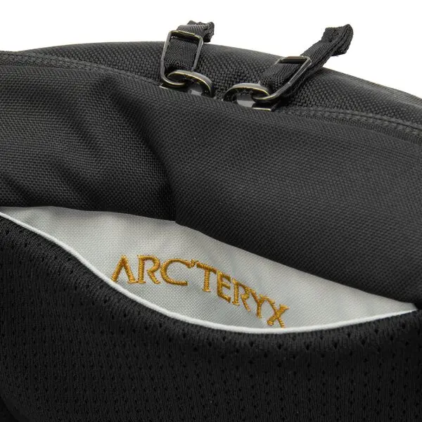 Arc'Teryx Mantis 2 Waist Pack - 24k Black | Editorialist